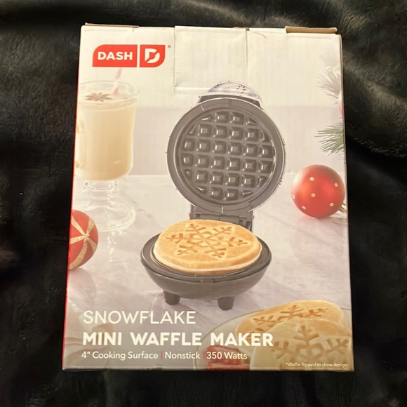 Kitchen | Dash Snowflake Mini Waffle Maker Nib | Poshmark
